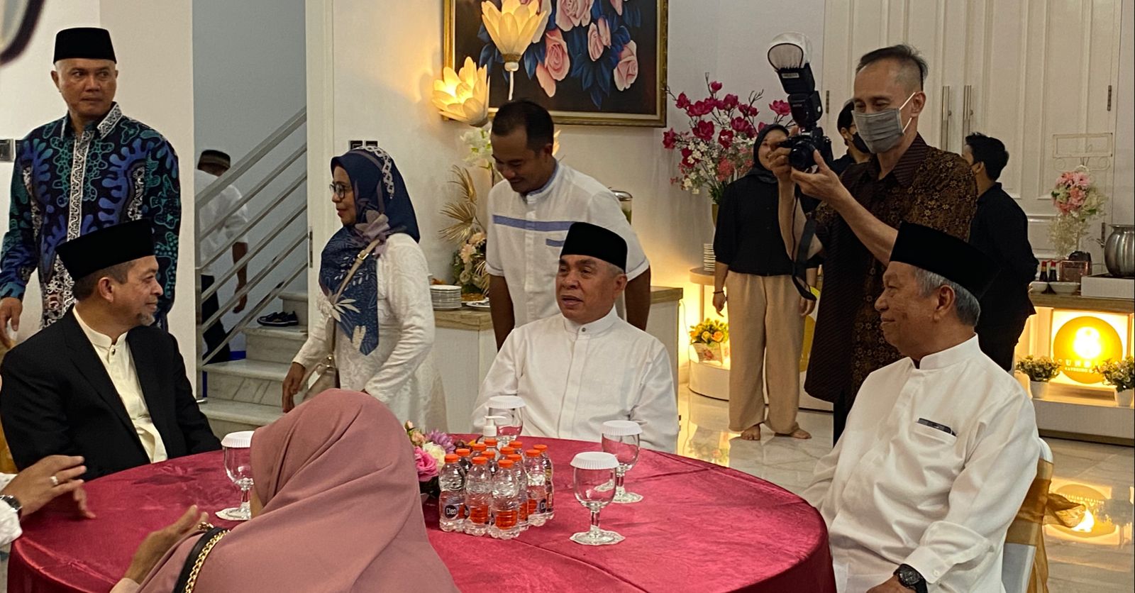 Wagub Hingga Masyarakat Umum Datang Bersilaturahmi ke Kediaman Pribadi ...