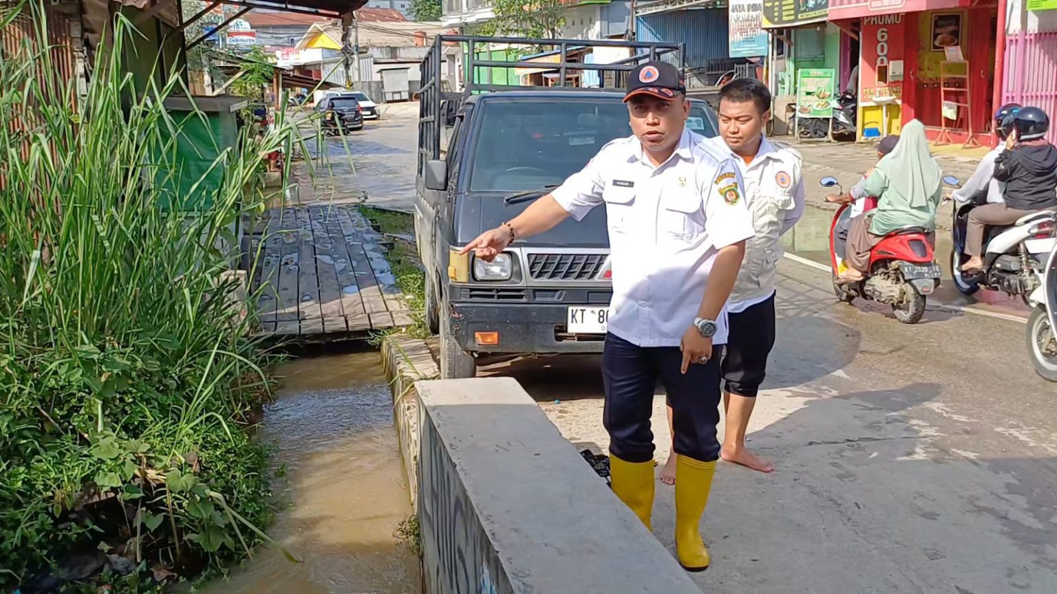 BPBD Samarinda Tinjau Titik-titik Banjir di Damanhuri - BusamID - Media ...