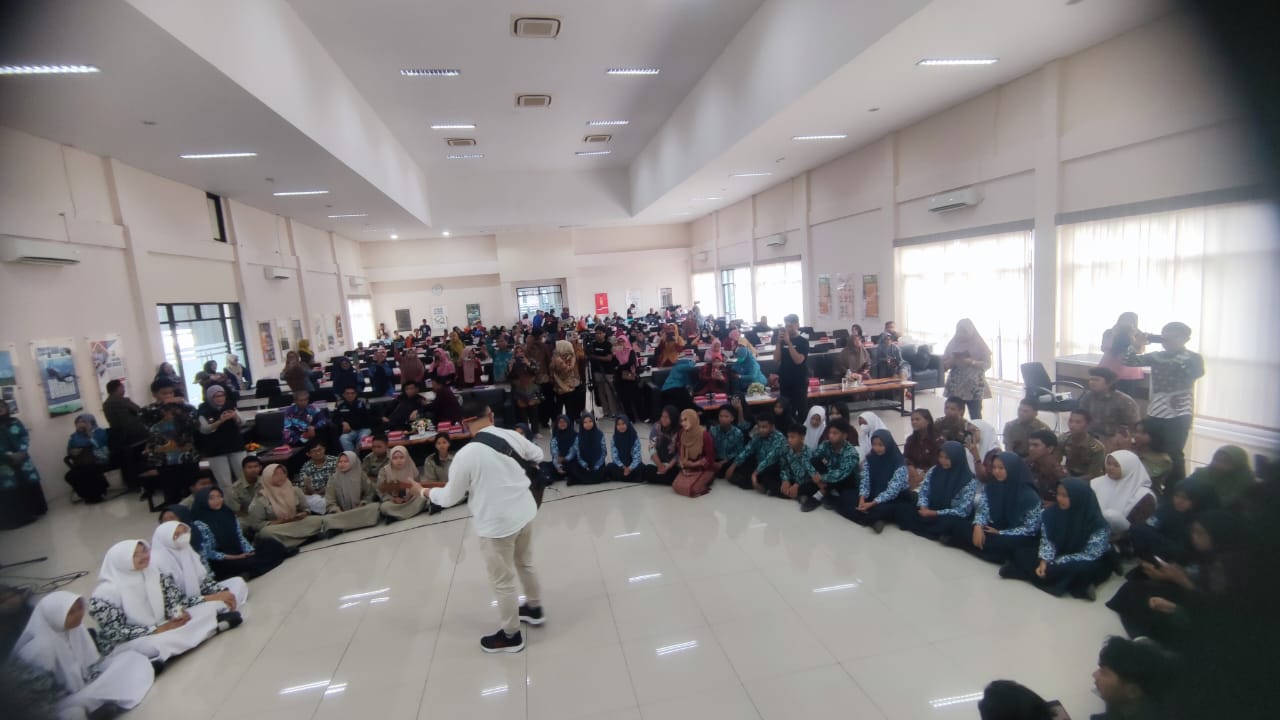 Di Berau, Ferry Curtis Tampil Memukau - BusamID - Media Kreatif Dari ...