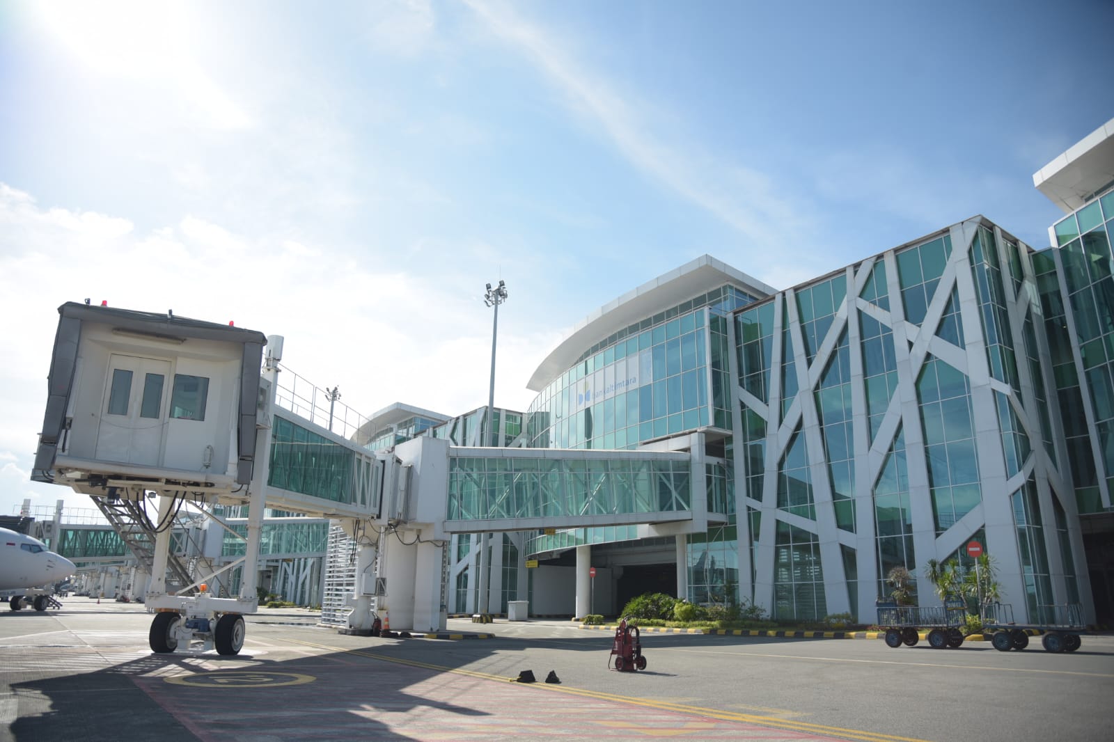 Arus Penumpang di Bandara SAMS Masih Normal - BusamID - Media Kreatif ...