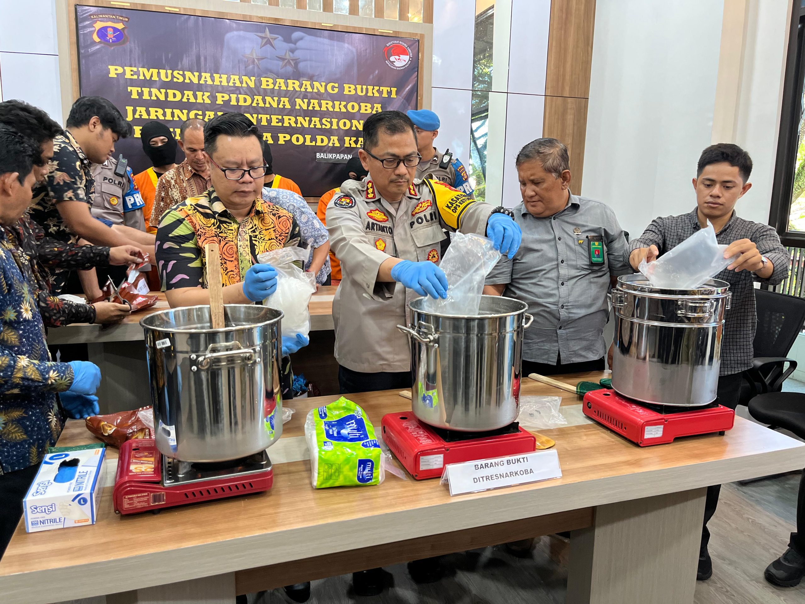 Polda Kaltim Musnahkan 31,8 Kg Sabu Jaringan Internasional - BusamID ...