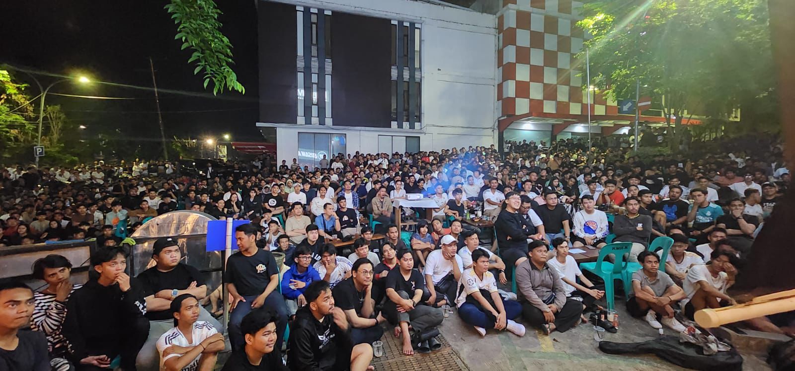 Nobar Final Liga Champions, Cafe Busam Area Membludak - BusamID - Media ...