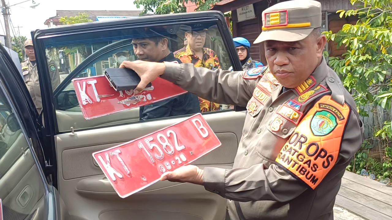 Pelat “Disulap” Jadi Putih, Satpol PP Kaltim Tertibkan Mobil Dinas ...
